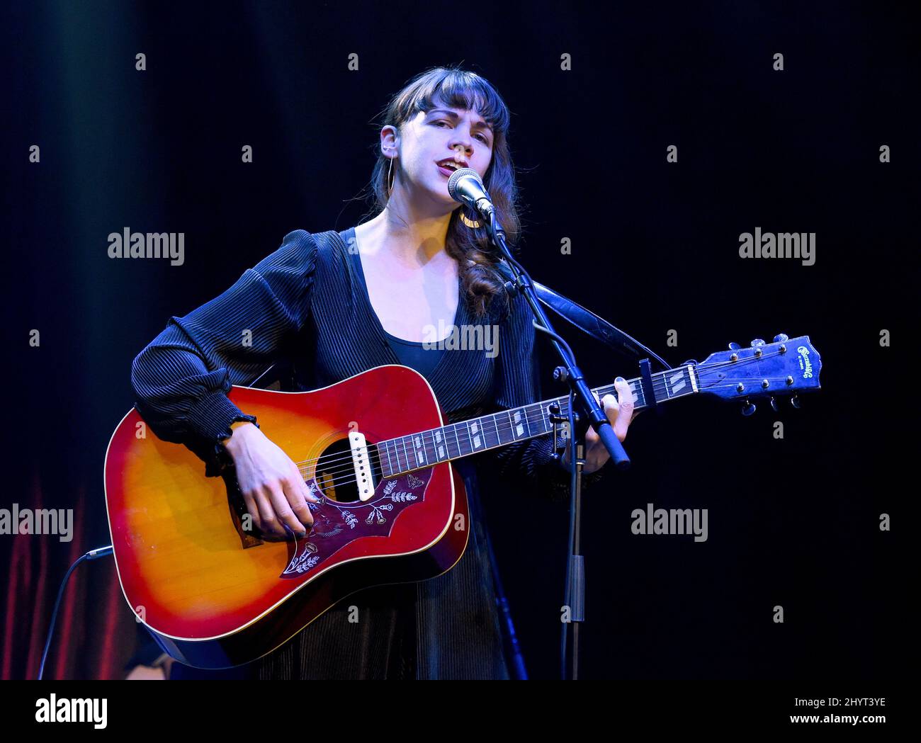 Susan oneill performing hi-res stock photography and images - Alamy