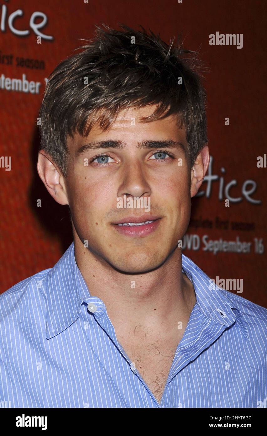 Chris Lowell attends the Private Practice: The Complete First season ...