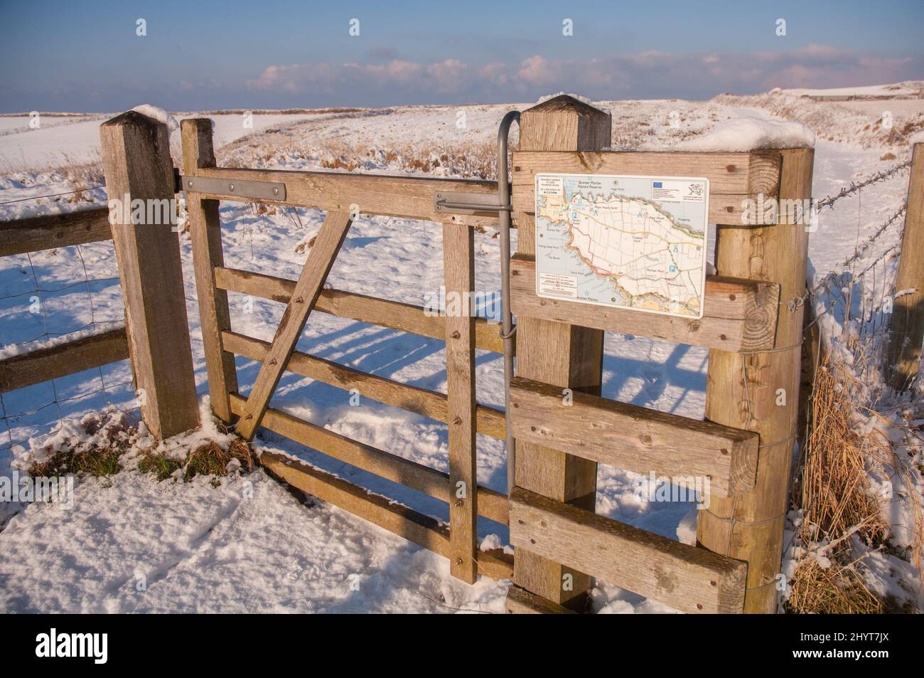 Swing gate hi-res stock photography and images - Alamy