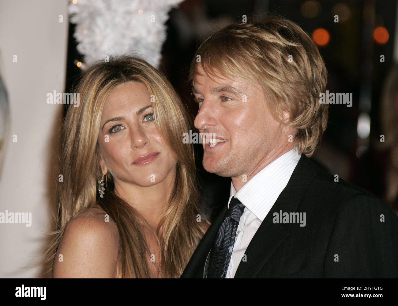 Jennifer Aniston and Owen Wilson attend the 'Marley & Me' Premiere held ...