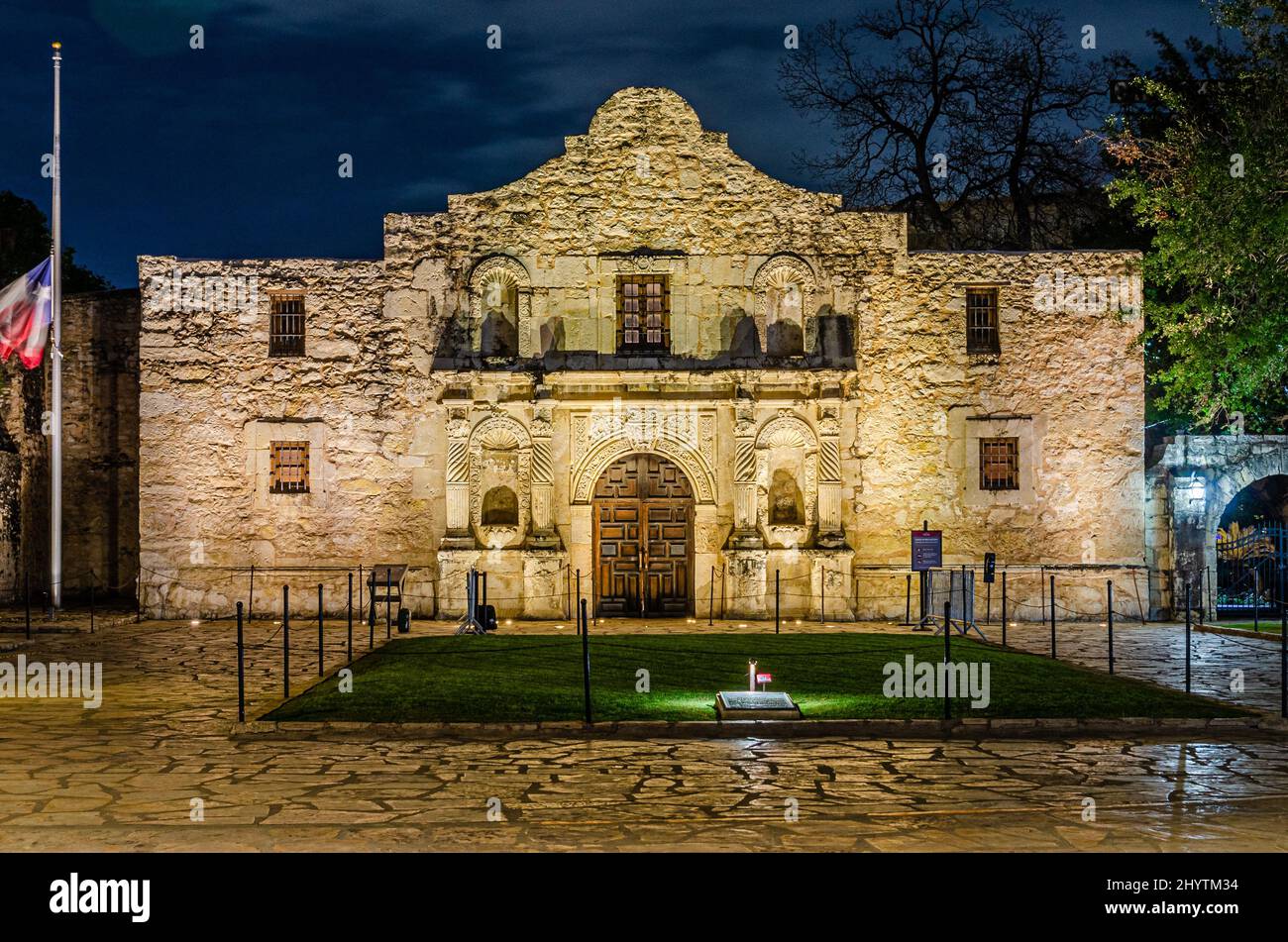Alamo mission stone wall hi-res stock photography and images - Alamy