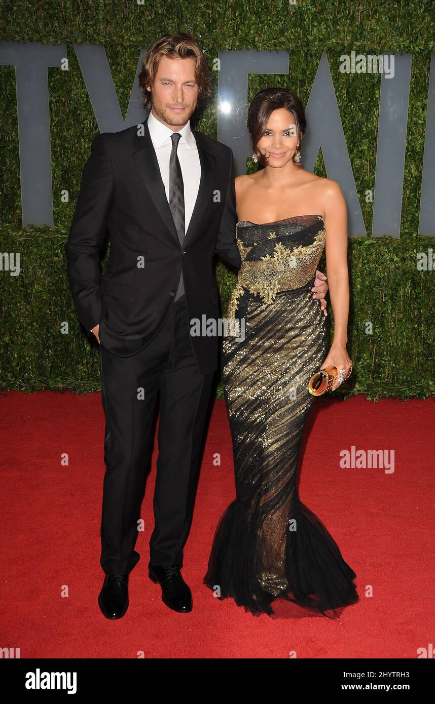 Halle Berry and Gabriel Aubry at the Vanity Fair Oscar Party 2009 held ...
