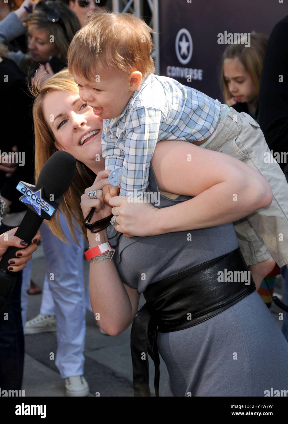 Melissa joan hart son braydon arriving bring heart house hi-res stock ...