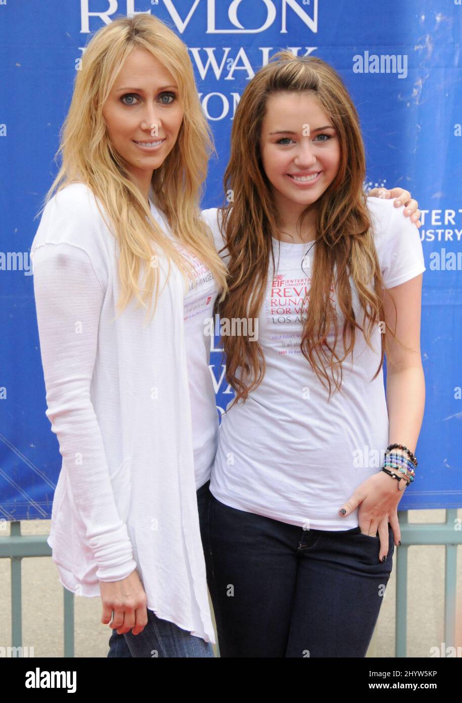 Miley cyrus and tish cyrus hi-res stock photography and images - Alamy