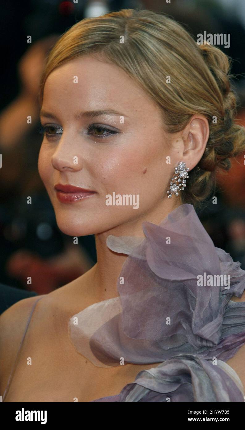 Abbie Cornish arrives for the premiere for the film, "Bright Star" at ...