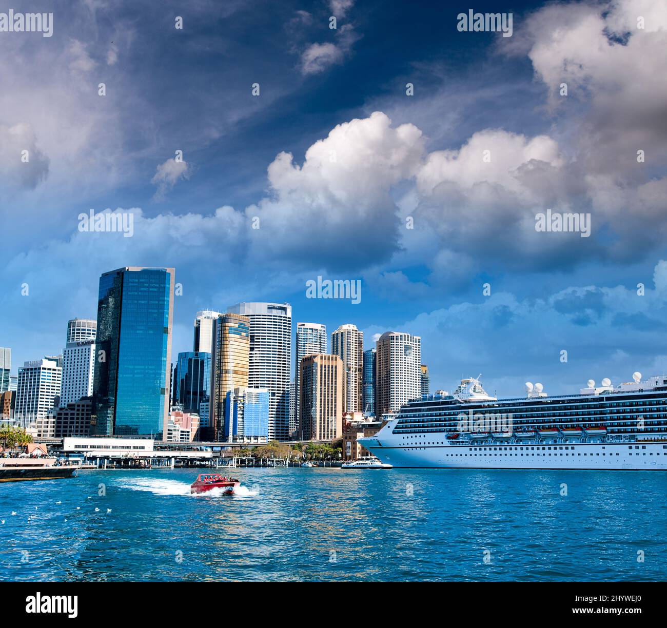 Cruise ship docked in Sydney Harbor, Australia Stock Photo - Alamy