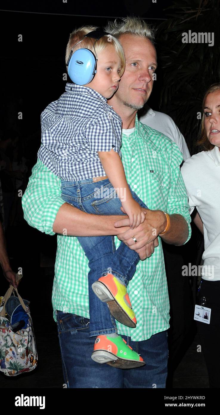 Tom Dumont and son Ace are seen at the Grove in Los Angeles, USA Stock ...