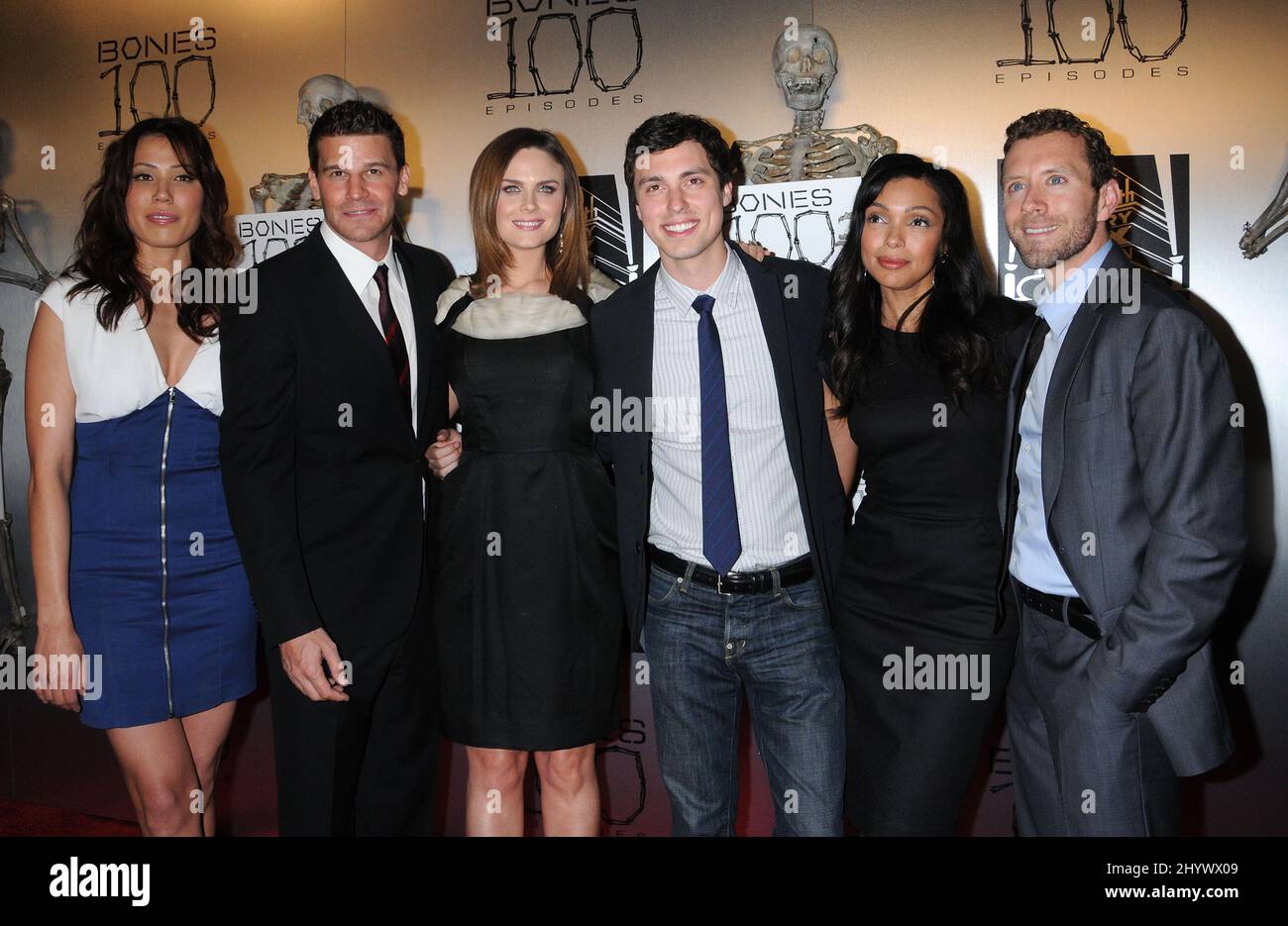 Tamara taylor and michaela conlin hi-res stock photography and images ...