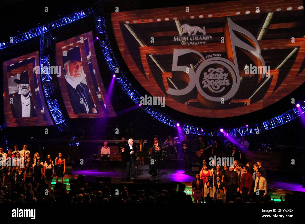 Kenny Rogers and Wynonna Judd at the Kenny Rogers: The First 50 Years ...