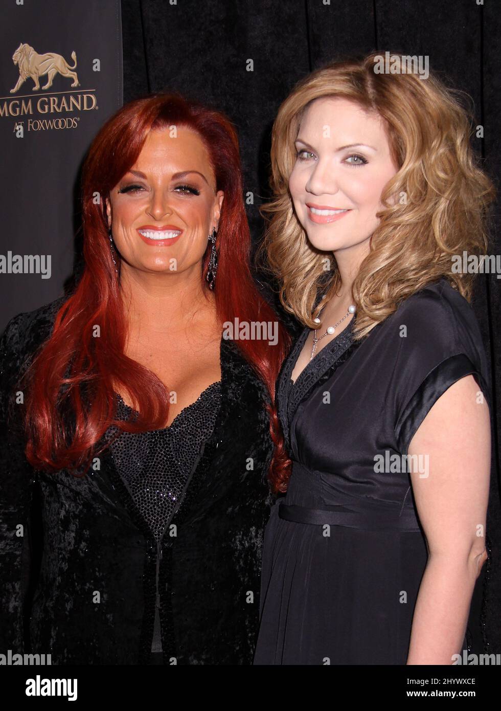 Wynonna judd alison krauss kenny rogers hi-res stock photography and ...