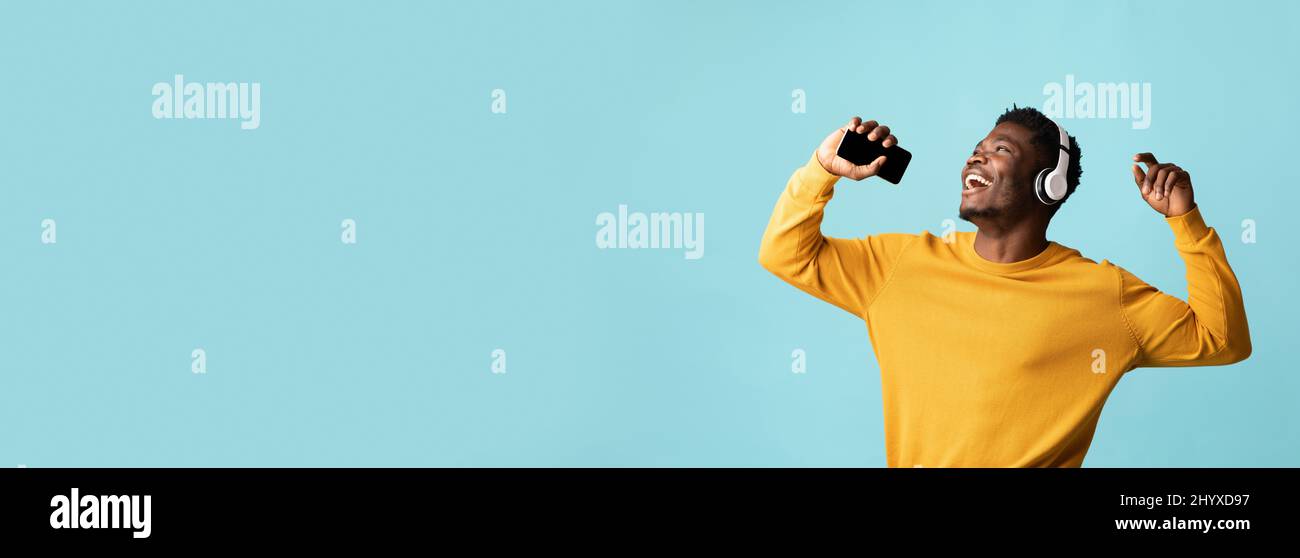 Singing cell hi-res stock photography and images - Alamy