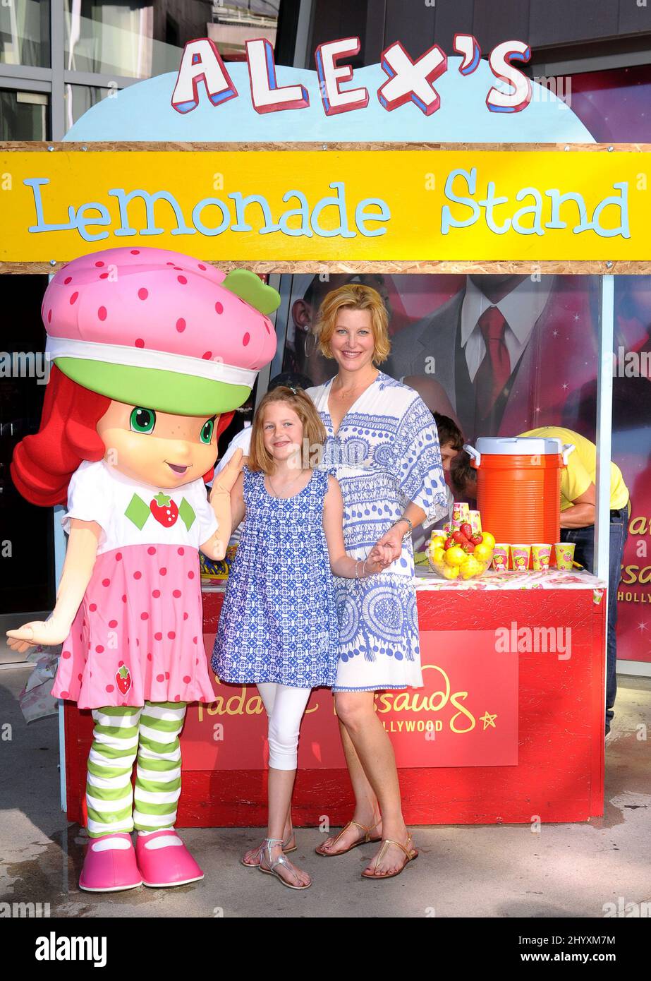 Anna Gunn and her daughter Emma Duncan and and Strawberry Shortcake ...