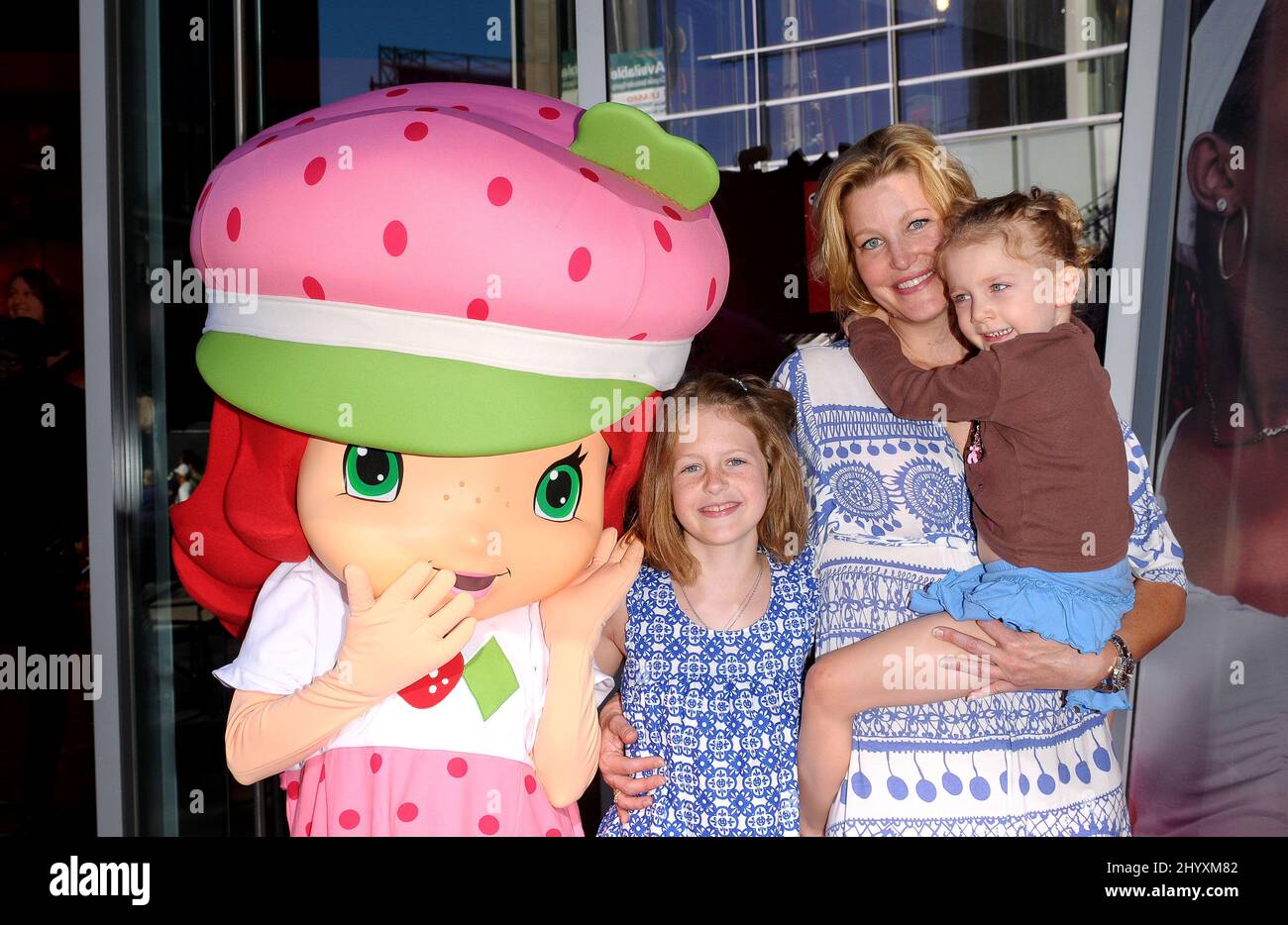 Anna Gunn and her daughter Emma Duncan and and Strawberry Shortcake ...