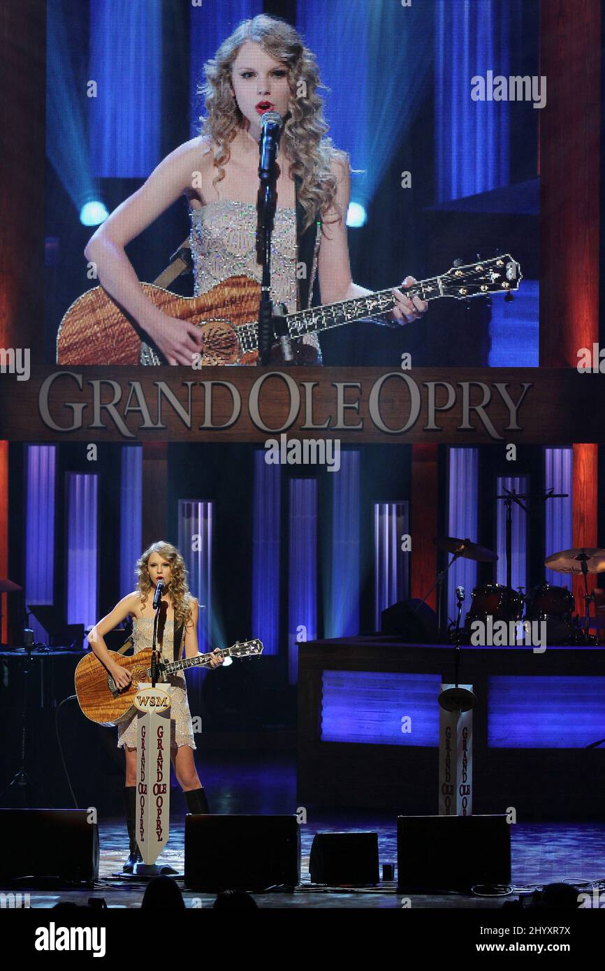 Taylor Swift at the Grand Ole Opry 85th Birthday Bash at the Grand Ole ...