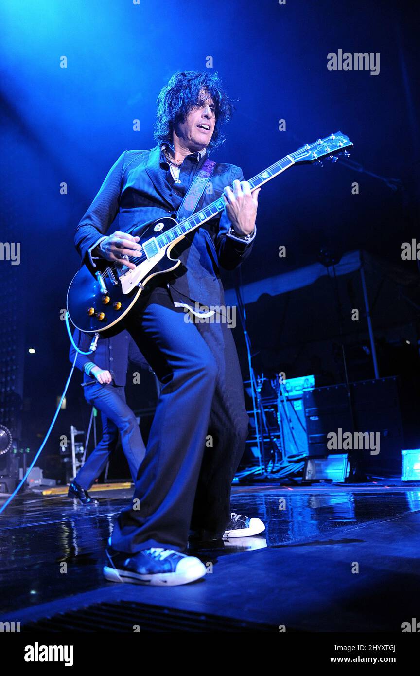 Dean Deleo from Stone Temple Pilots in concert at the Raleigh Boutique ...