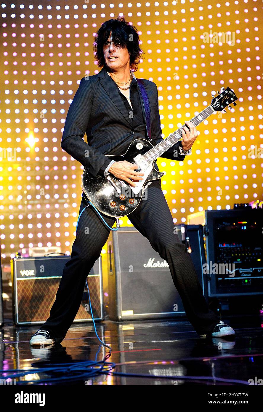 Dean Deleo from Stone Temple Pilots in concert at the Raleigh Boutique ...
