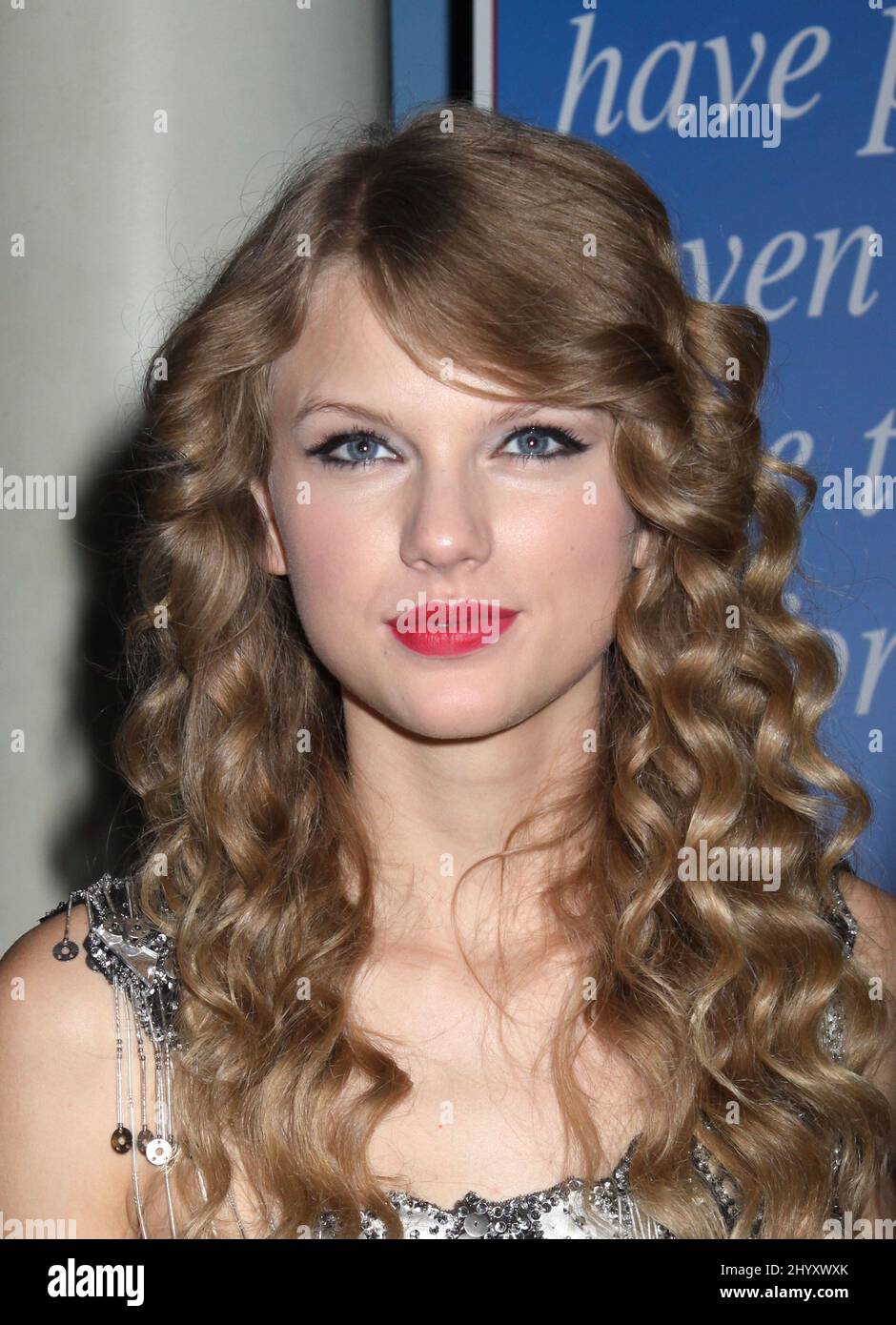 Singer Taylor Swift unveils her wax figure at Madame Tussaud's in Times ...
