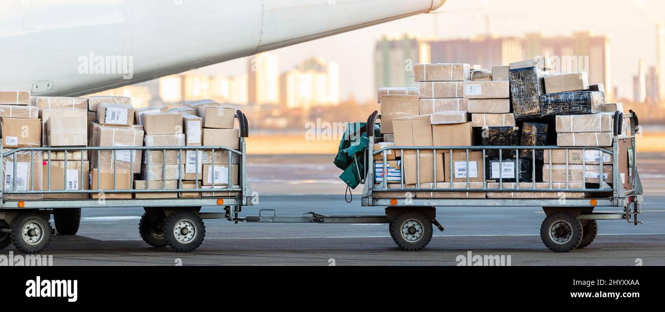 Parcels trolley hi-res stock photography and images - Alamy