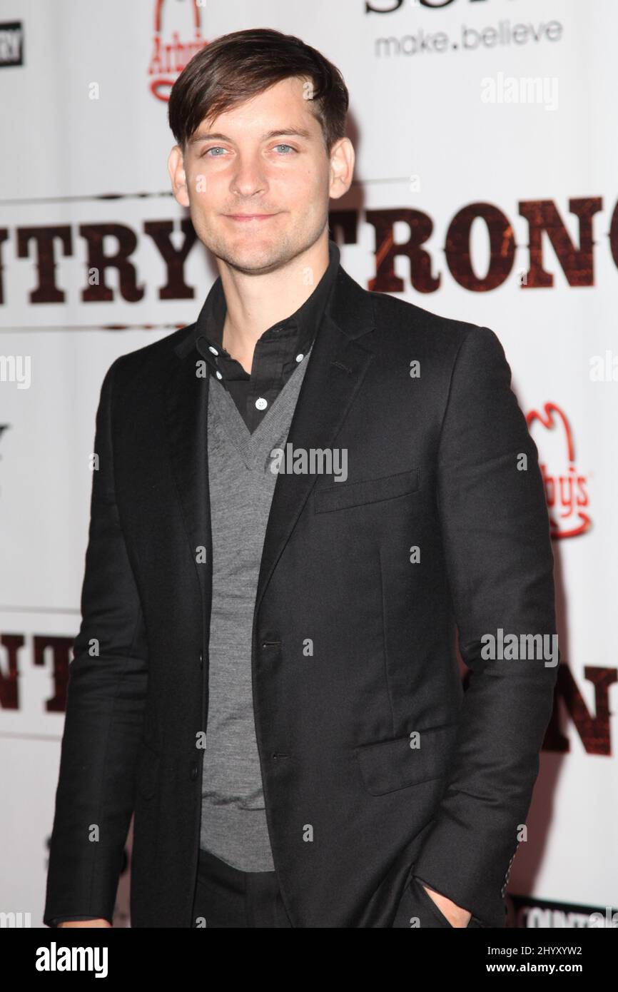 Tobey maguire country strong premiere hi-res stock photography and ...