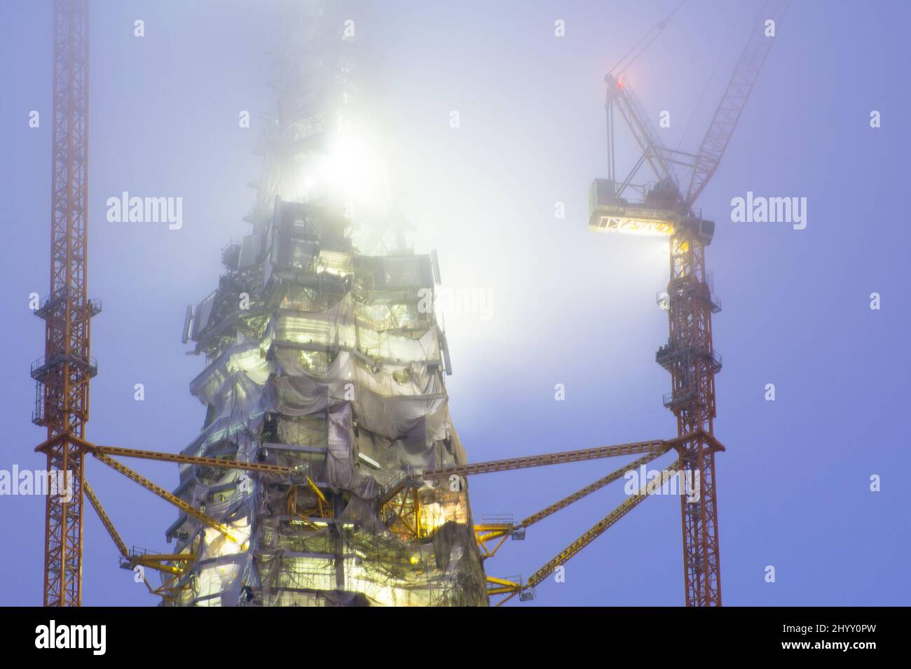 Shrouded building hi-res stock photography and images - Alamy