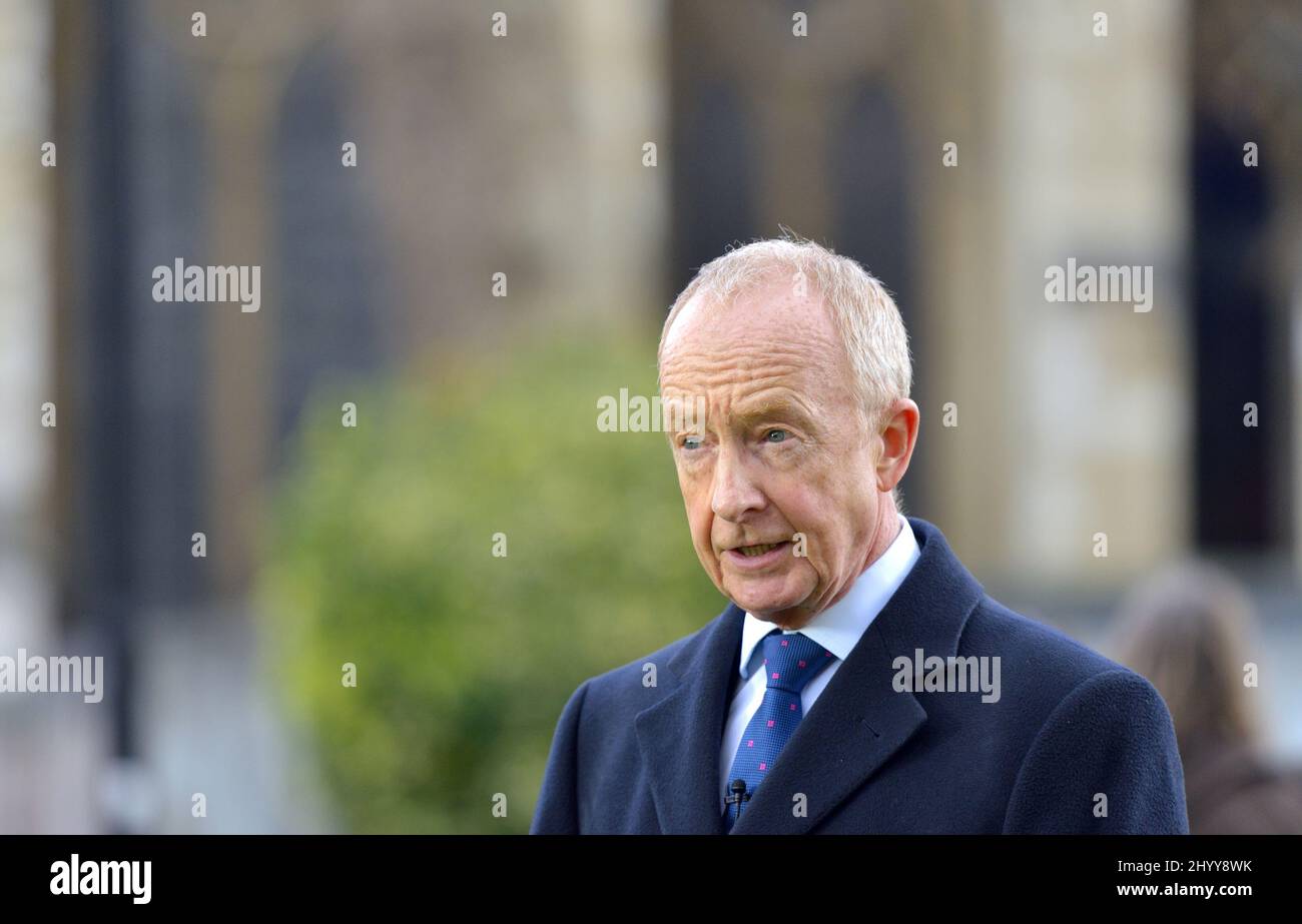 Nicholas Witchell - BBC Royal Correspondent- reporting outside the ...
