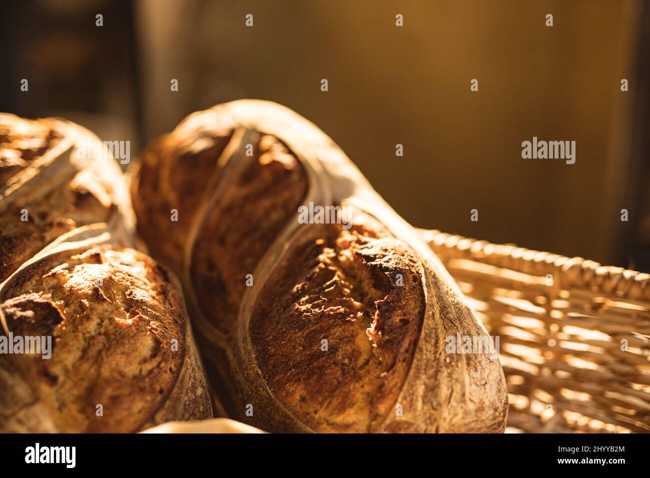 Close-up of loaf of breads in basket at bakery Stock Photo - Alamy