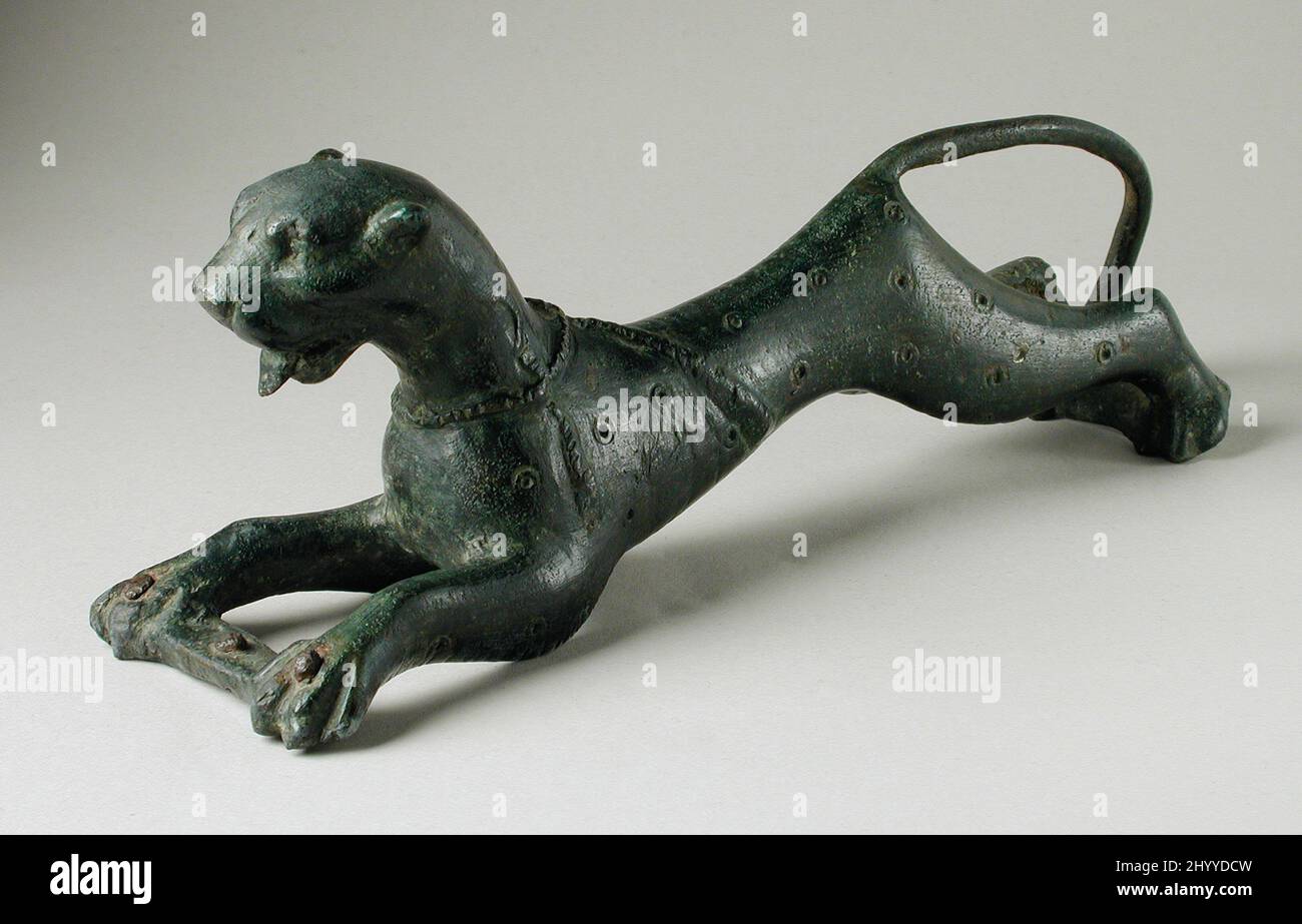 Springing panther hi-res stock photography and images - Alamy