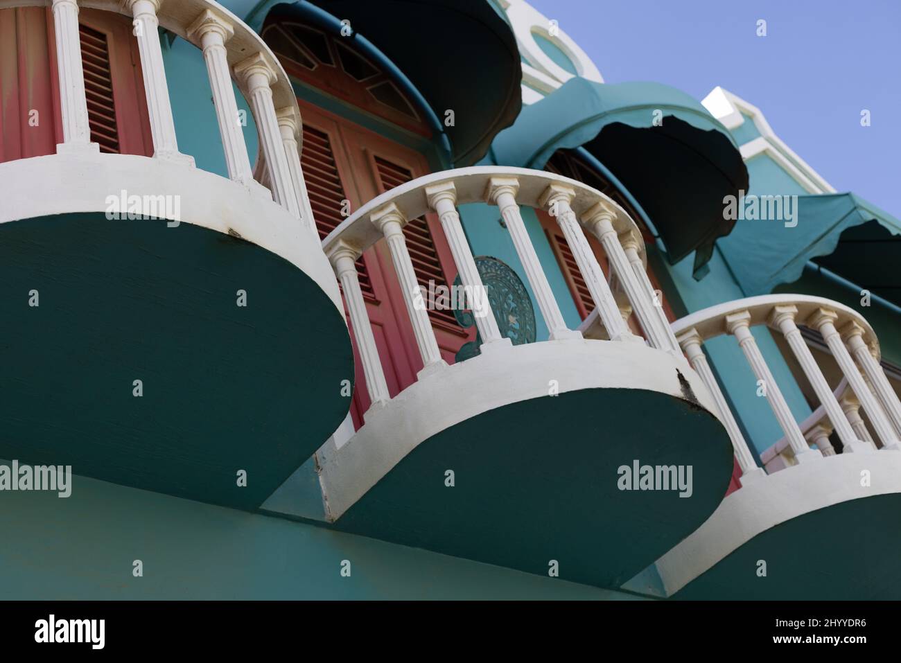 Semicircular roof hi-res stock photography and images - Alamy