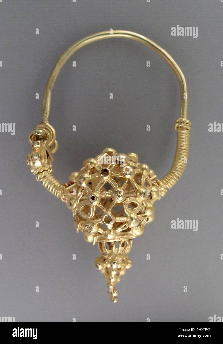 Gold metal granules hi-res stock photography and images - Alamy