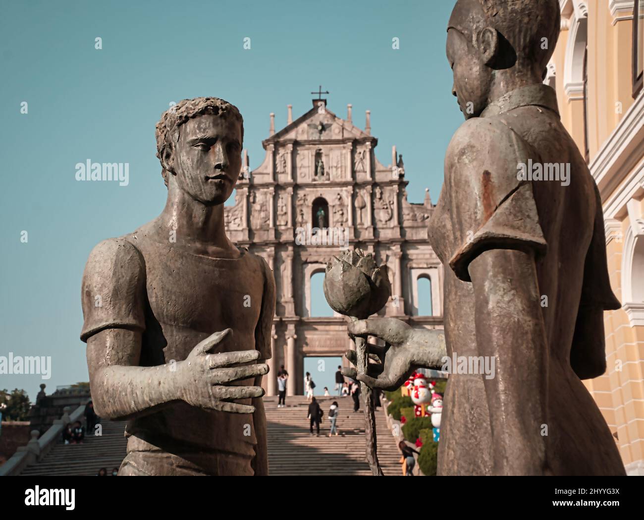 Friendship Statue and the ruins of Saint Paul in the background in ...