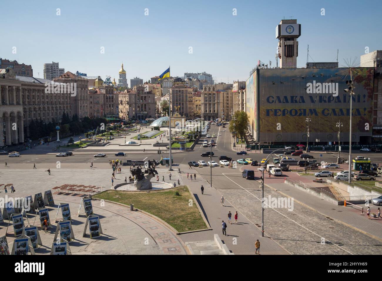 KYIV, UKRAINE - AUGUST 10, 2015: Panorama of Maidan Nezalezhnosti ...
