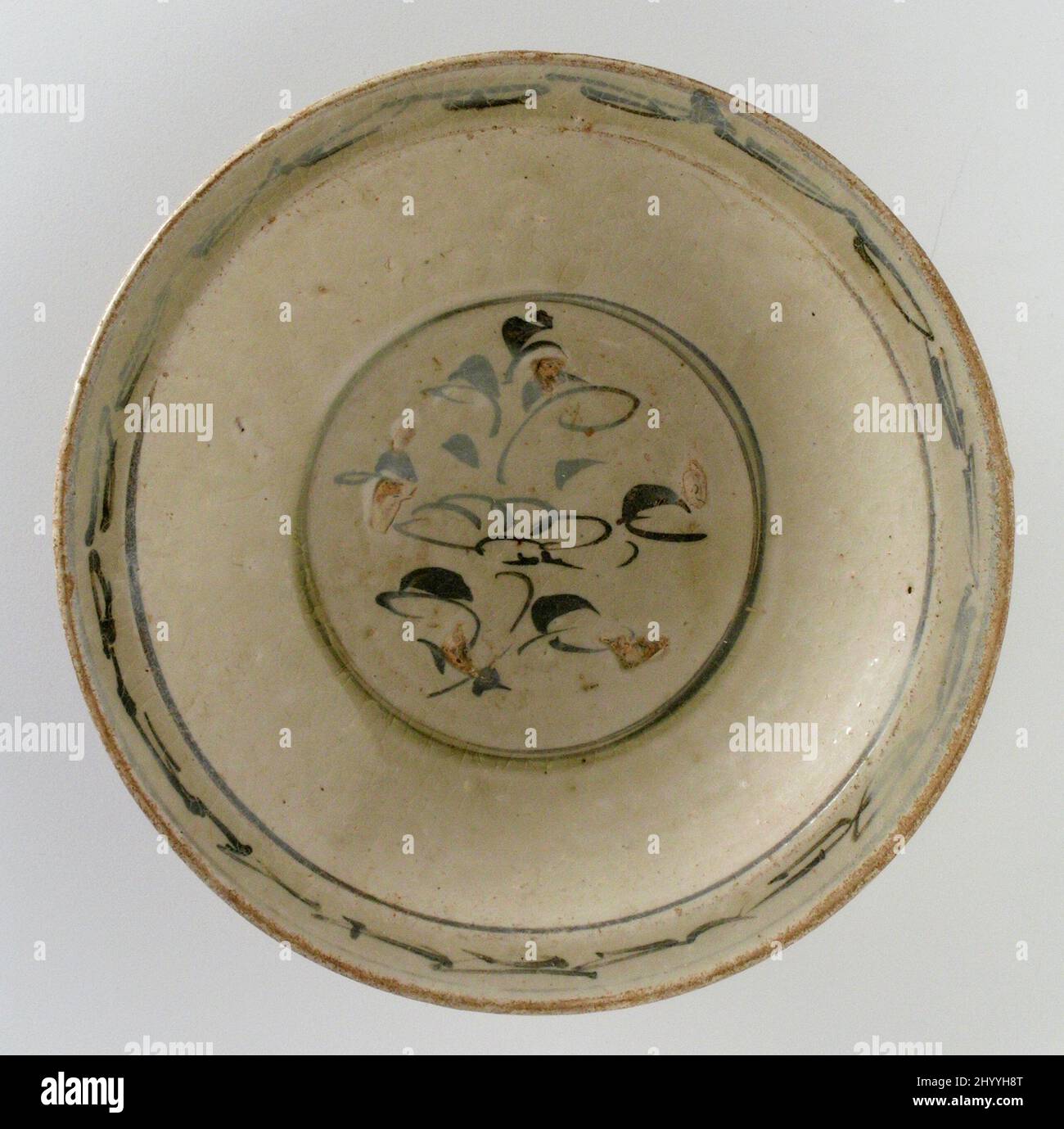 Dish with cursive floral spray hi-res stock photography and images - Alamy