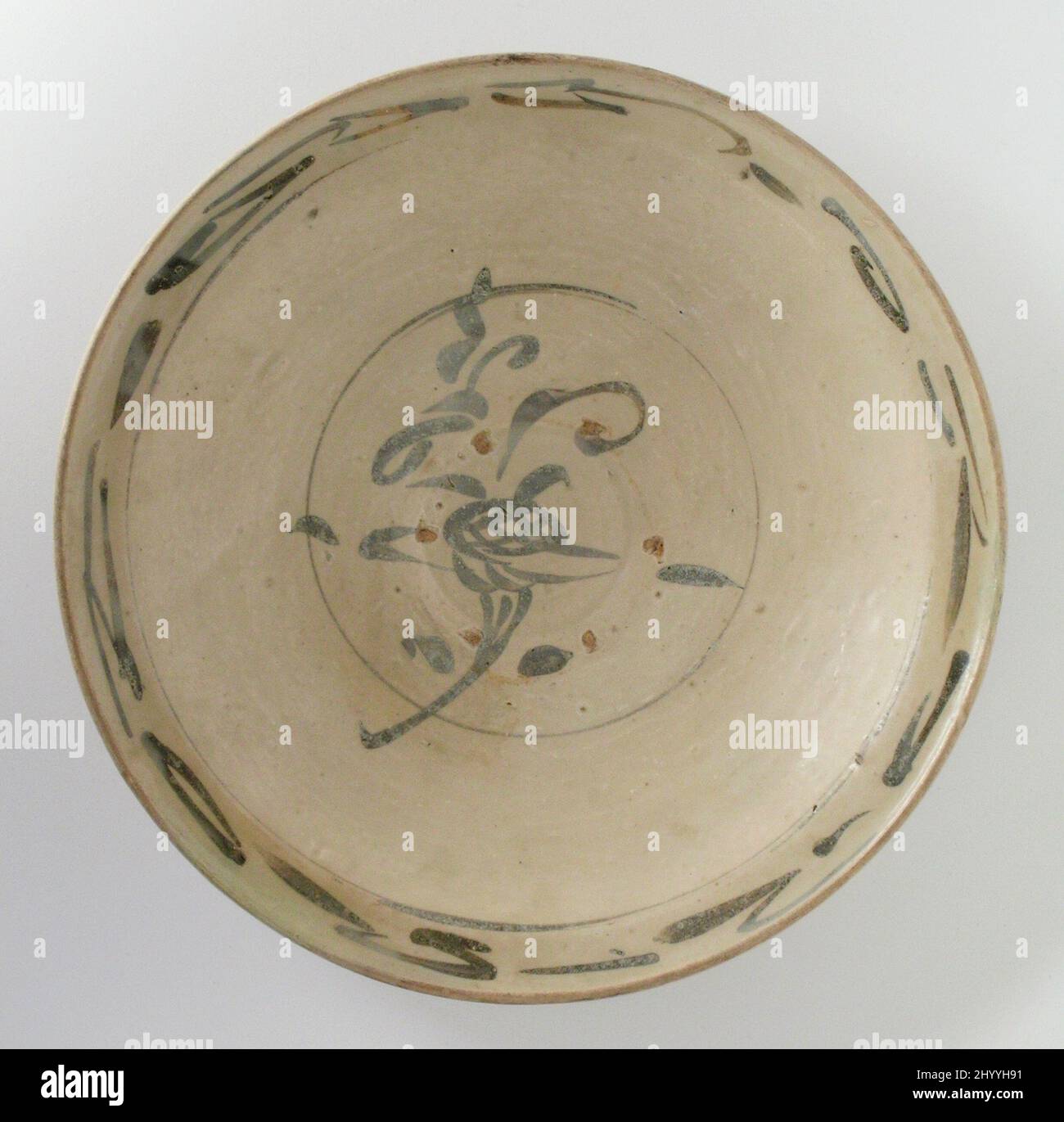 Dish with cursive floral spray hi-res stock photography and images - Alamy