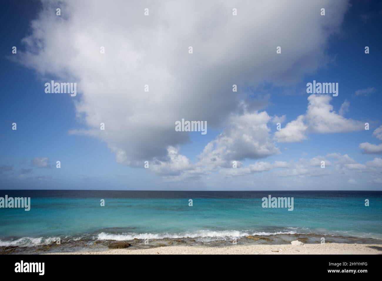 Turquoise sea, blue sky with big cloud. Seascape Stock Photo - Alamy