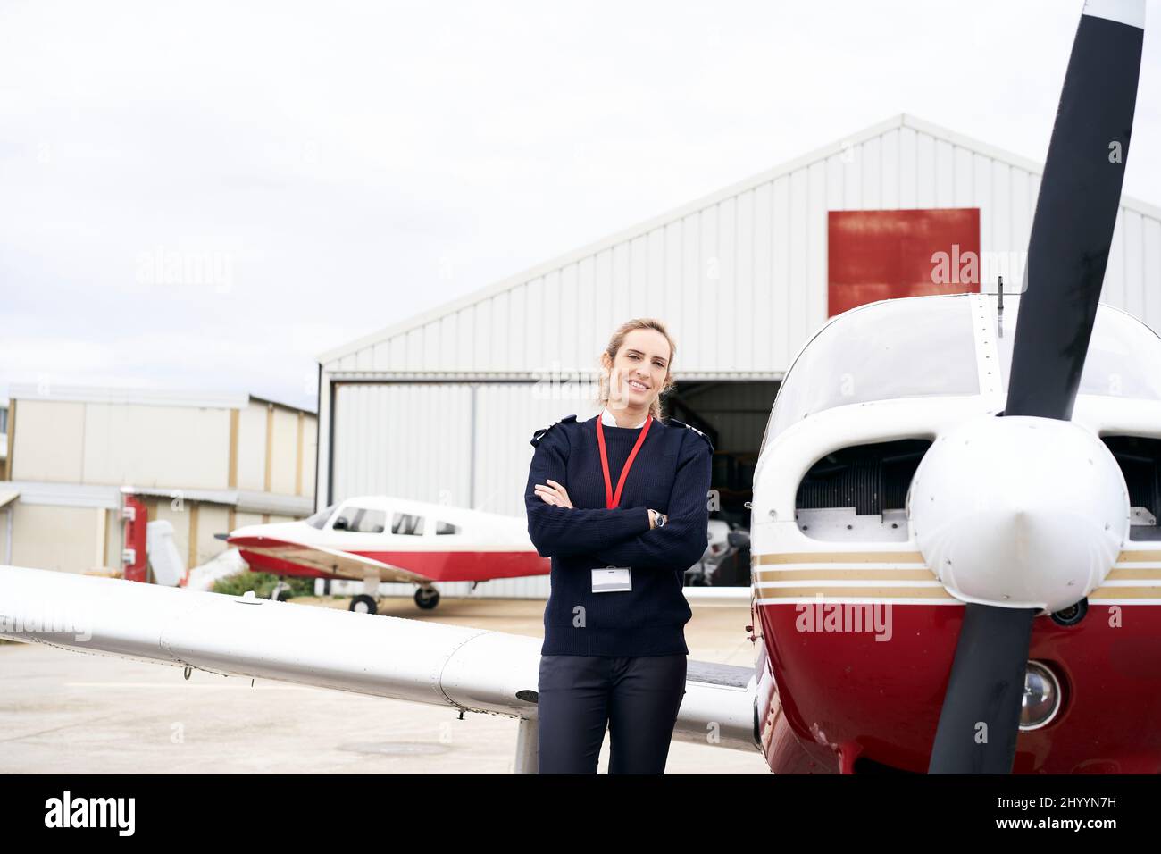 Female pilot next to plane hi-res stock photography and images - Alamy