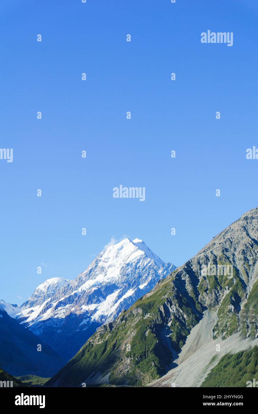 Sunrise sunshine strikes snow-capped Mount Cook in Southern Alps, New ...
