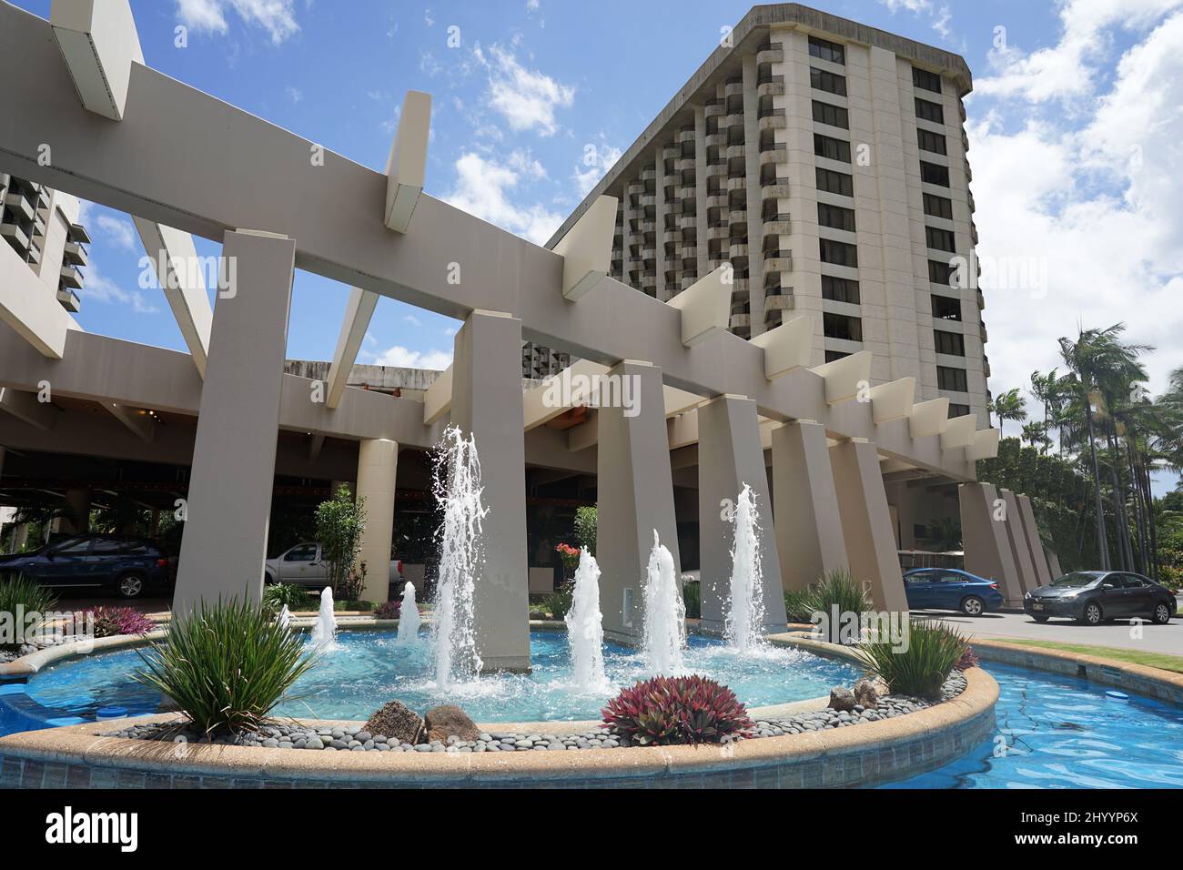 Hale Koa Hotel in Waikiki Hawaii with fountain in front Stock Photo - Alamy