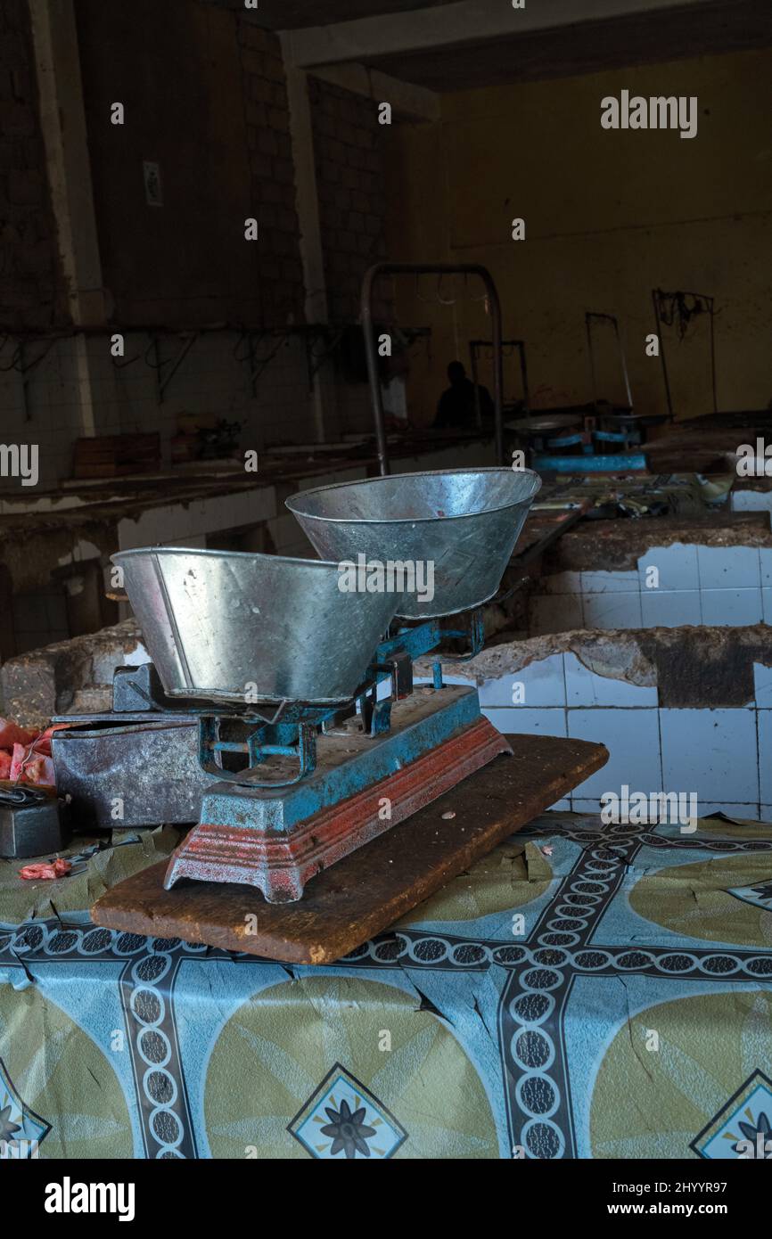 Rusty old scale at a market Stock Photo - Alamy