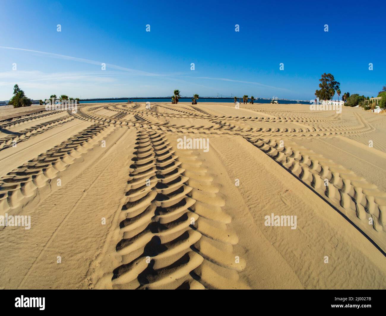 Vehicle wheel tracks in the sand of the beach Stock Photo - Alamy