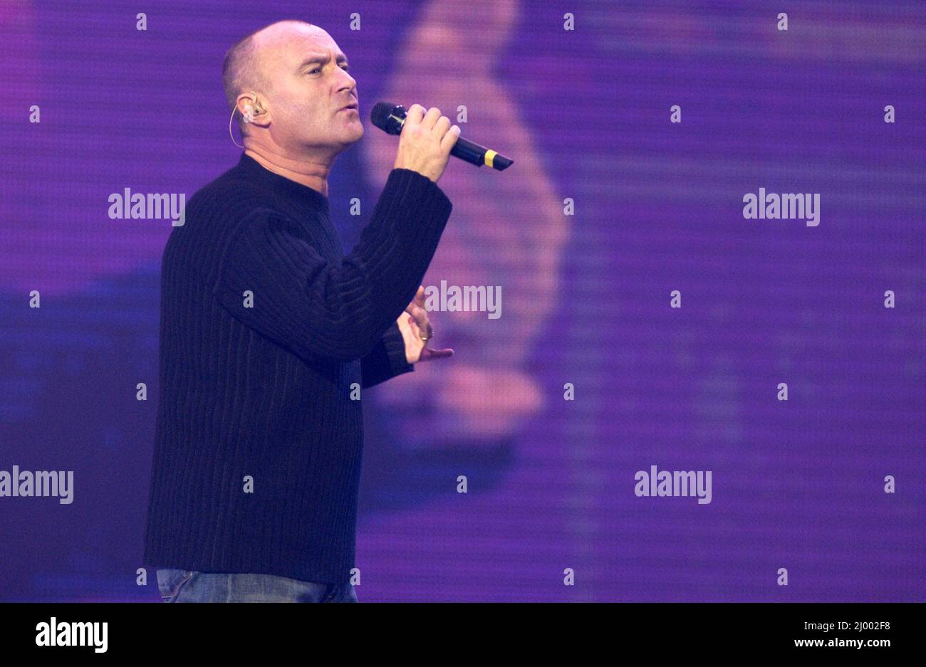 Milano Italy 2002-12-02: Live performance by Phil Collins during the ...