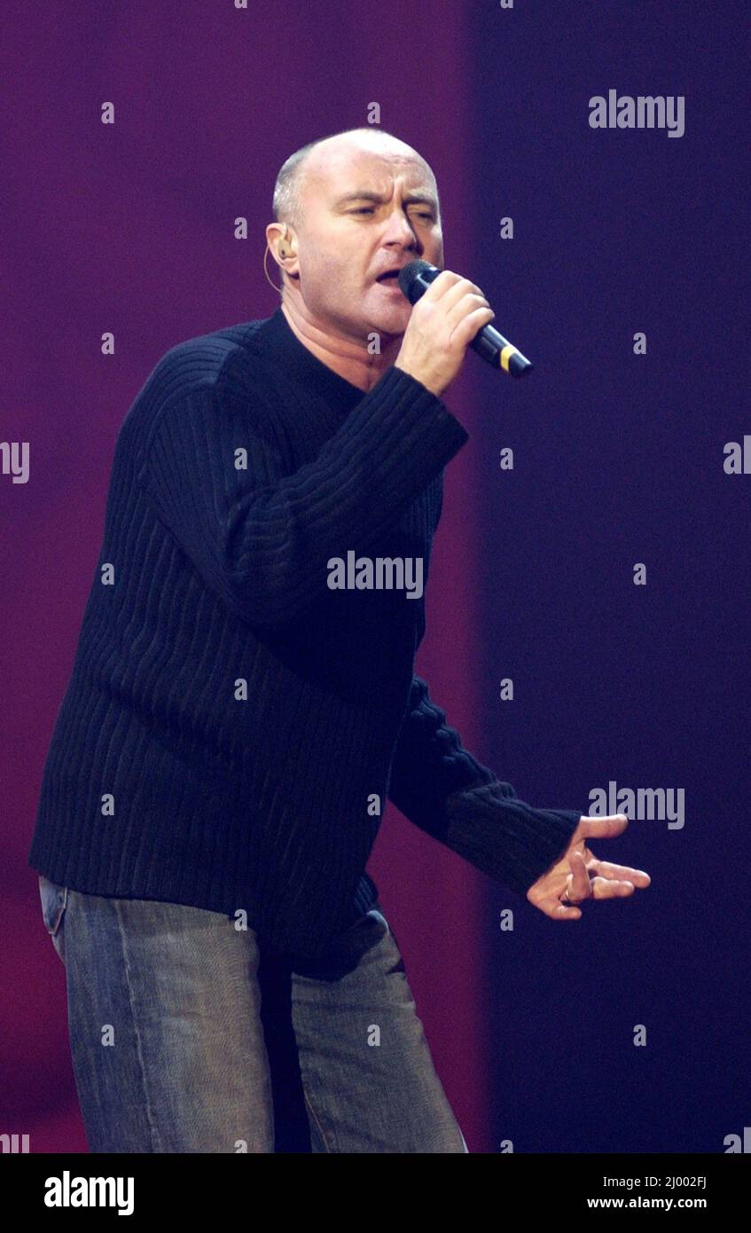 Milano Italy 2002-12-02: Live performance by Phil Collins during the ...