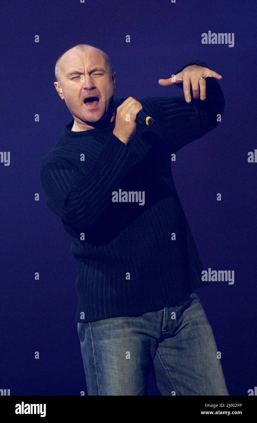 Phil collins 2002 hi-res stock photography and images - Alamy