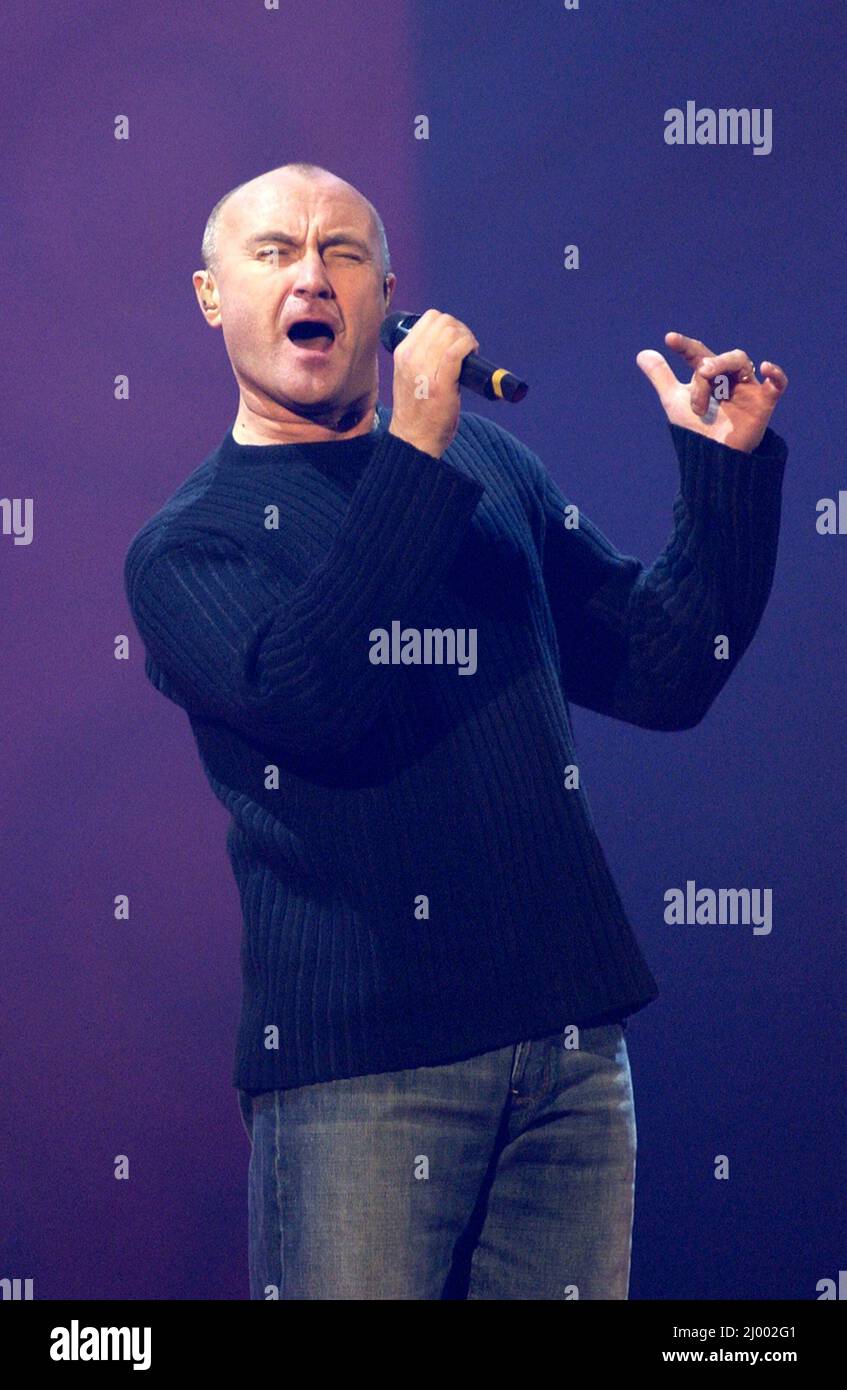 Phil collins 2002 hi-res stock photography and images - Alamy