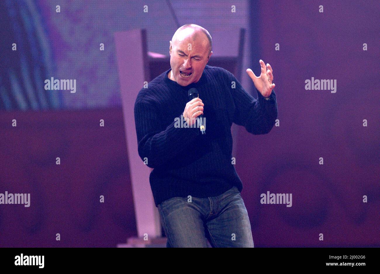 Phil Collins 2002 High Resolution Stock Photography and Images - Alamy