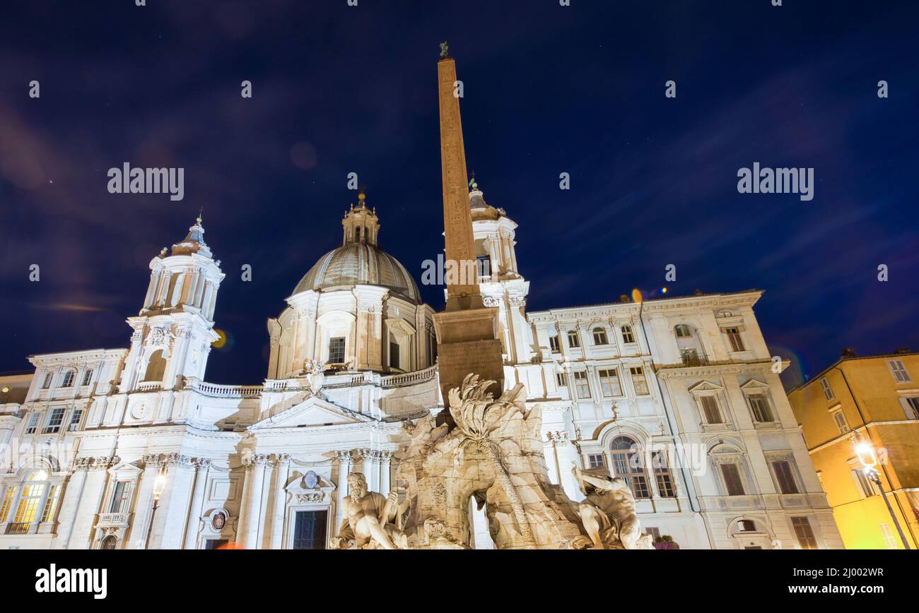 Navona square street life hi-res stock photography and images - Alamy