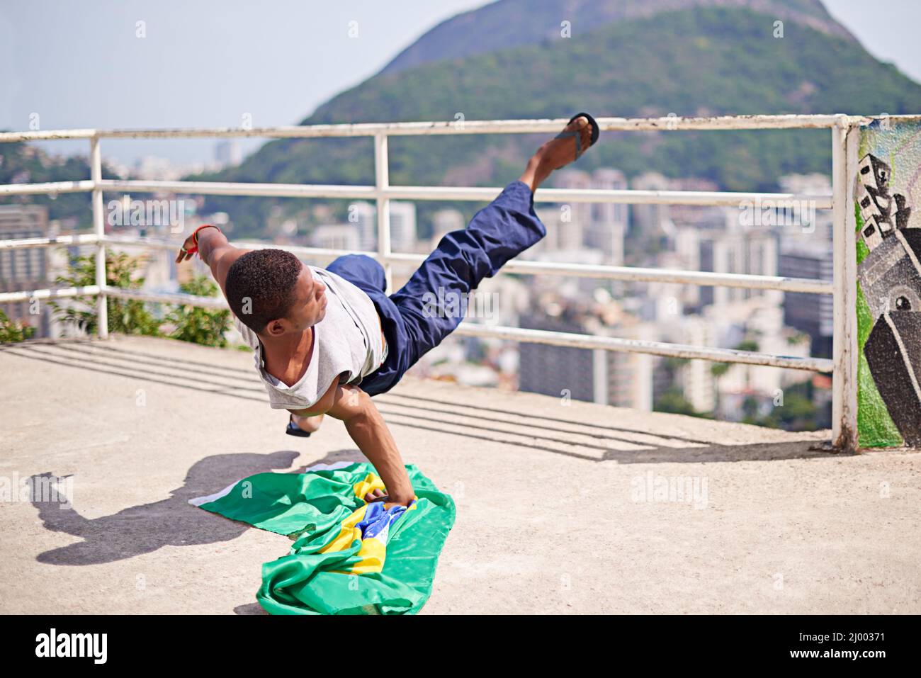 Teenager in urban setting hi-res stock photography and images - Alamy