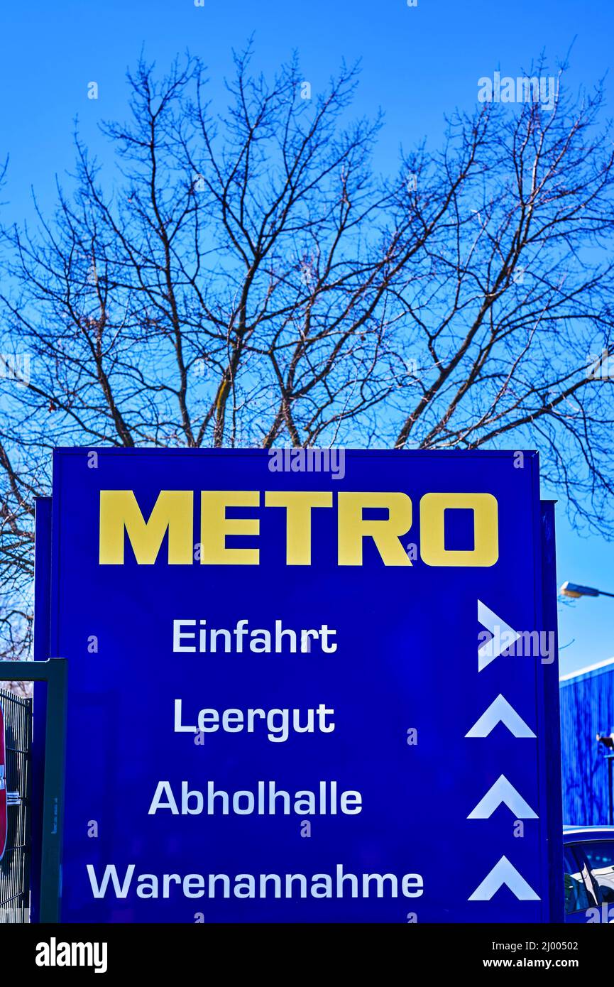 Berlin, Germany - March 11, 2022: Logo of the global retail group Metro ...