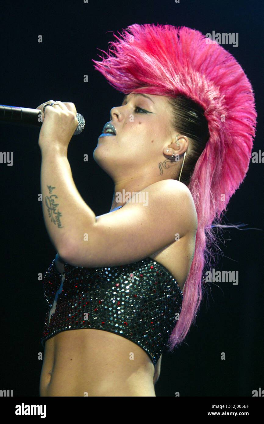 American rock singer beth hart hi-res stock photography and images - Alamy