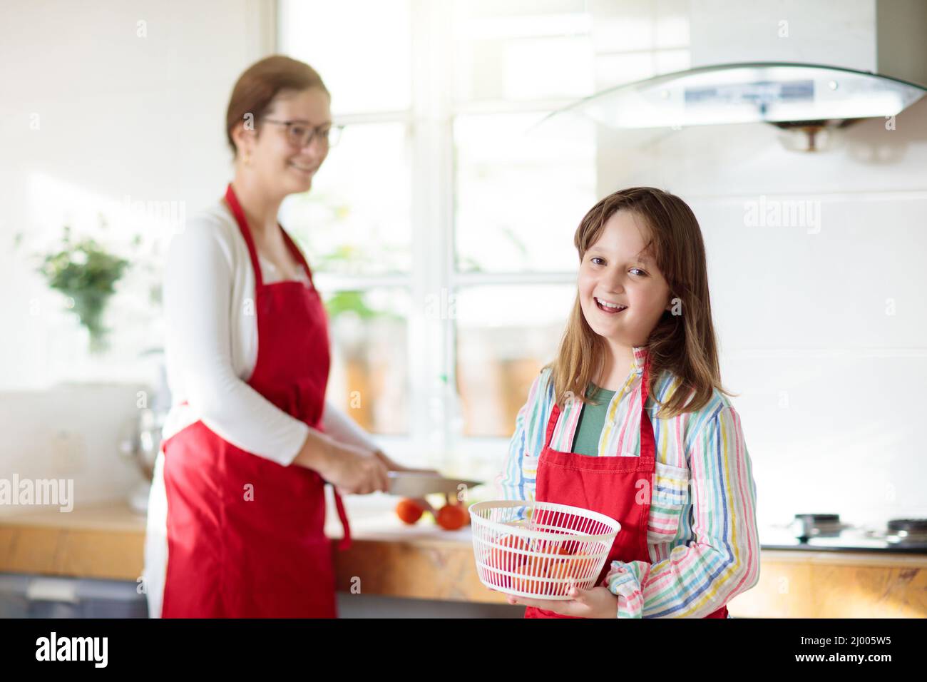 Child cooking at home hi-res stock photography and images - Alamy