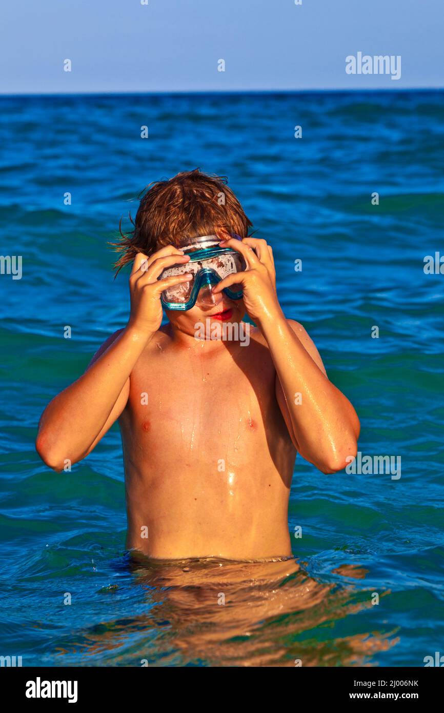 Divingmask hi-res stock photography and images - Alamy